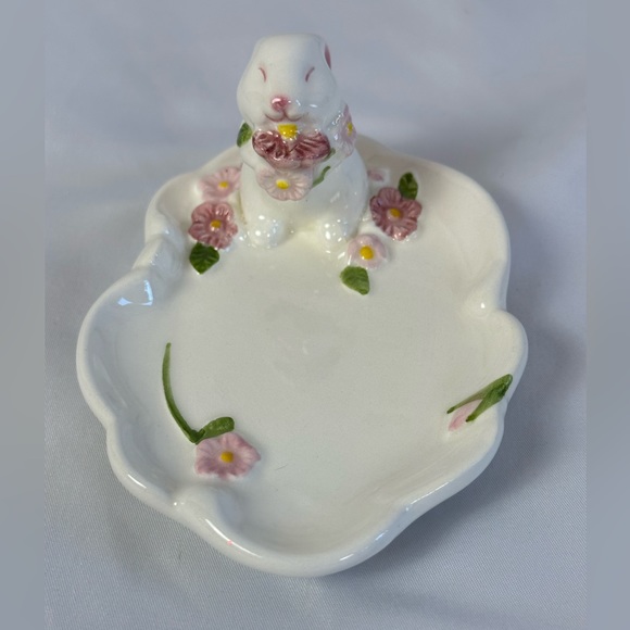Avon | Accents | Vintage 985 Avon Bunny Rabbit Porcelain Trinket Dish ...